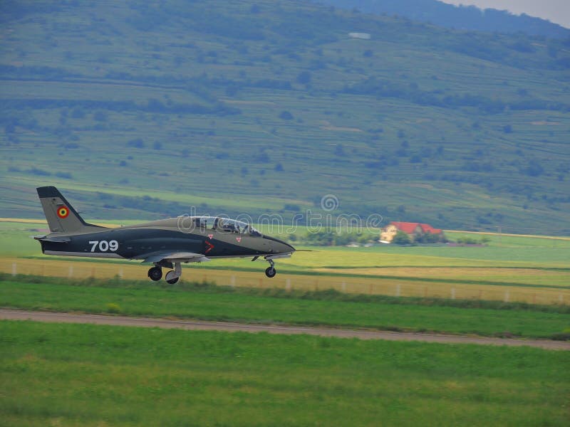 Aircraft take-off editorial image. Image of takeoff, airplane - 79733595