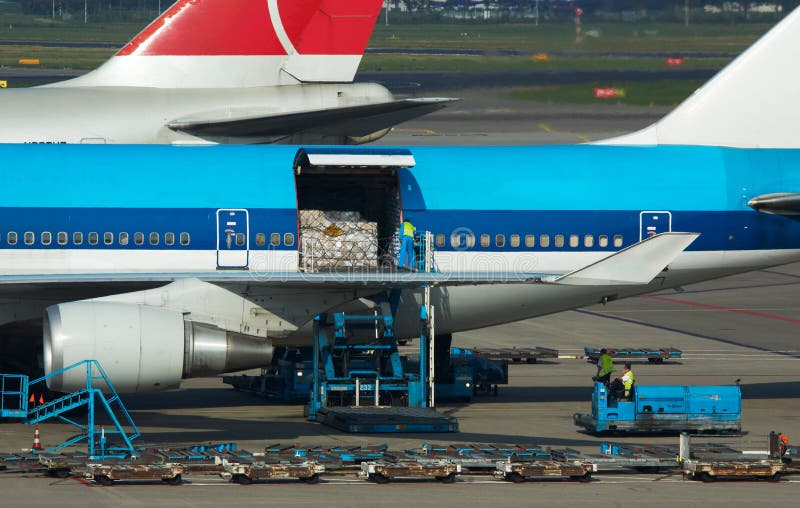 14+ Aircraft unloading Free Stock Photos - StockFreeImages