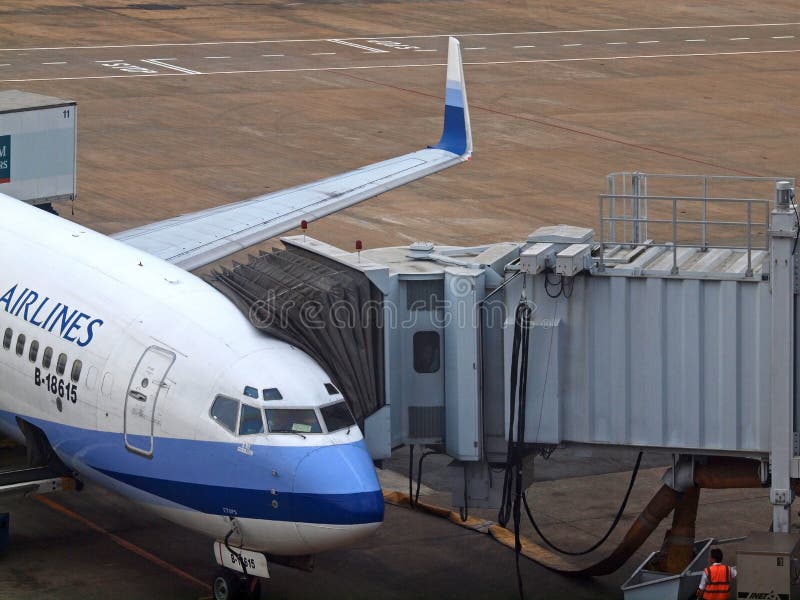 Airplane & Aerobridge editorial image. Image of cockpit - 18080505