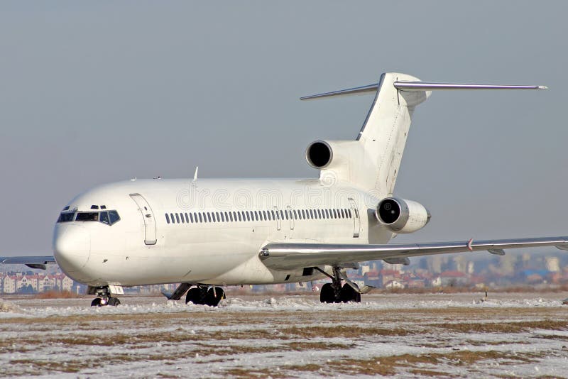 Airplane Boeing 727 stock photo. Image of descend, arrival - 614054