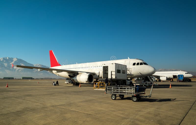 164 Cargo Plane Being Loaded Stock Photos - Free & Royalty-Free Stock ...