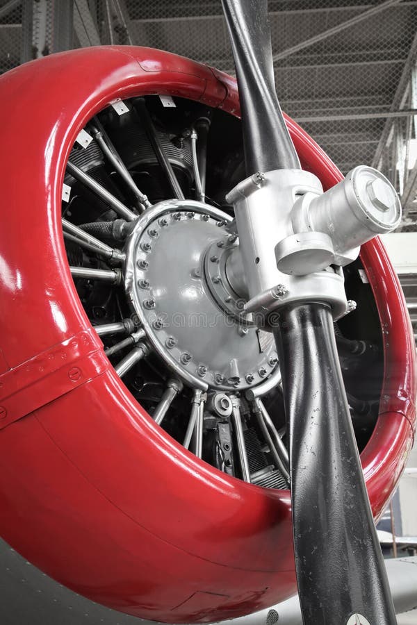 Airplane Engine and Propeller Stock Photo - Image of black, white: 24015400