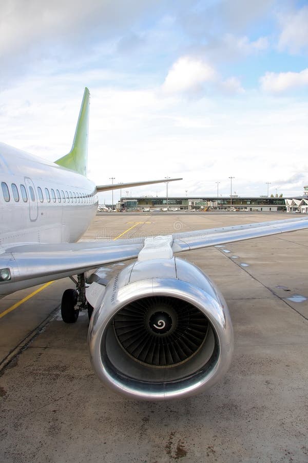 600+ Airplane engine wing Free Stock Photos - StockFreeImages