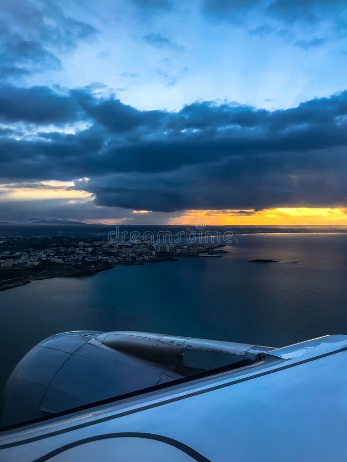 Airplane Flight in the Morning Stock Image - Image of travel, francisco ...