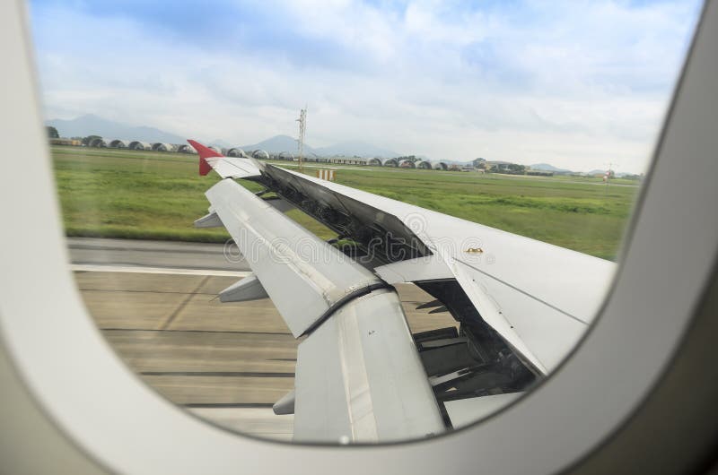 Boeing 747 Extended Wing Flaps Editorial Stock Image - Image of ...