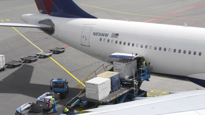 Airplane loading stock video. Video of packages, schiphol - 41976923