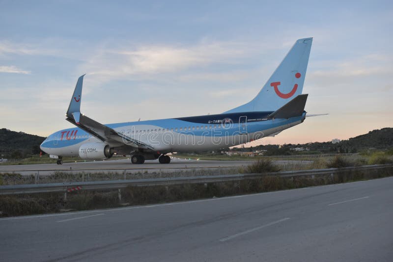 Airplane Preparing To Take Off Editorial Photography - Image of boeing ...