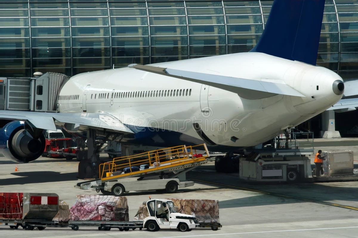 4,235 Aircraft Cargo Loading Stock Photos - Free & Royalty-Free Stock ...