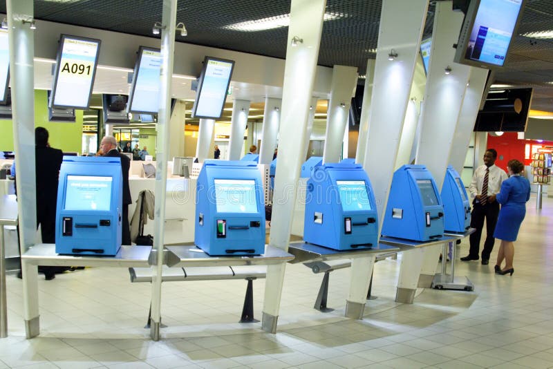 Airport check-in process editorial photography. Image of people - 22717612