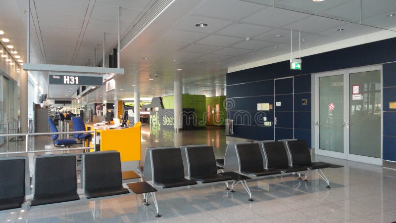 Airport Waiting Gate editorial photo. Image of airplane - 76920546