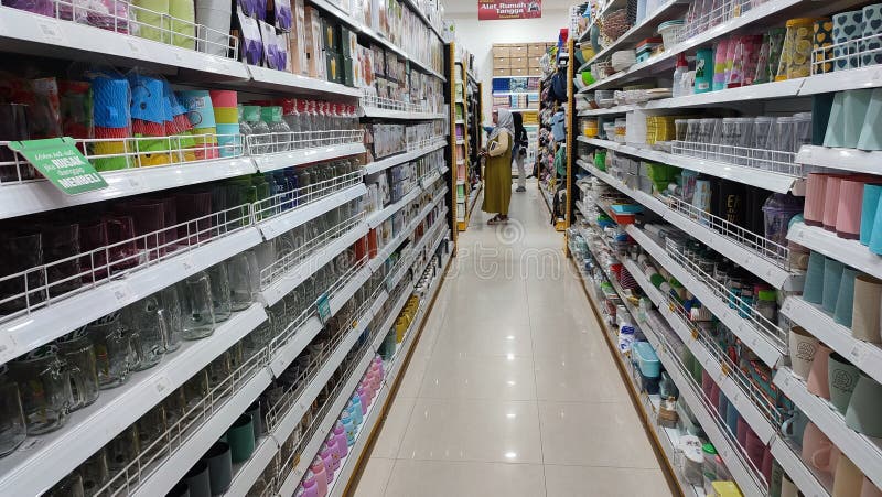 Aisle in a Grocery Store editorial image. Image of bottle - 308028800