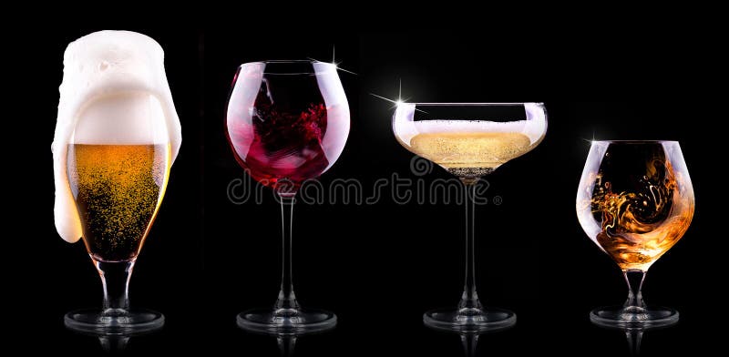 Ajuste Com Bebidas Diferentes No Fundo Preto Imagem de Stock - Imagem ...