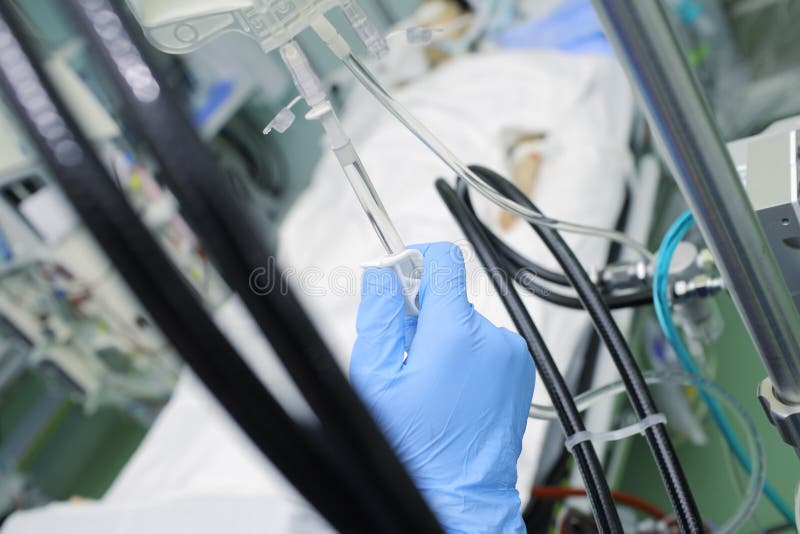 Traitement D'un Patient Par L'injection Intraveineuse Image stock ...