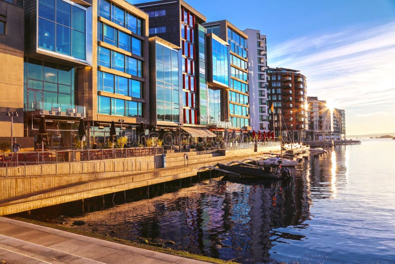 Aker Brygge - Oslo, Norvège Image éditorial - Image du clarté, salle ...