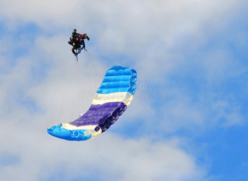 Akrobata spadochron zdjęcie stock. Obraz złożonej z wysoki - 20771466