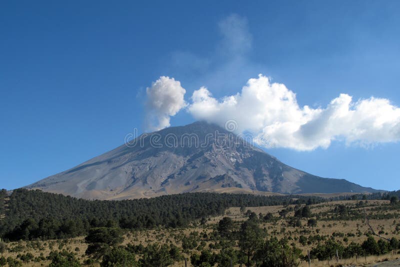 Aktiver Popocatepetl-Vulkan In Mexiko Stockfoto - Bild von reise ...