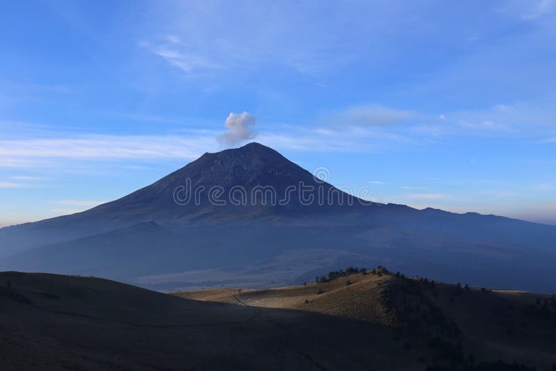 Aktiver Popocatepetl-Vulkan In Mexiko Stockfoto - Bild von reise ...