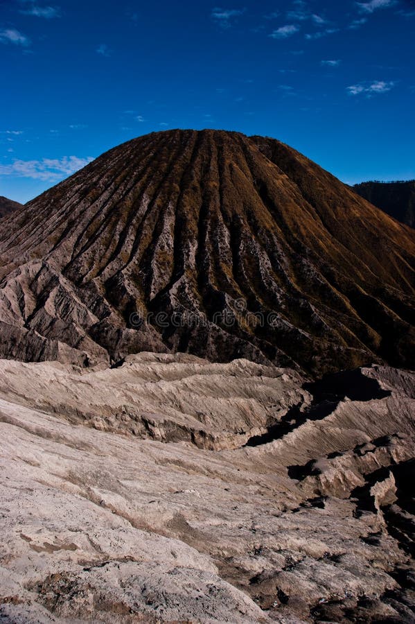 Aktywny wulkan obraz stock. Obraz złożonej z krajobraz - 11087323