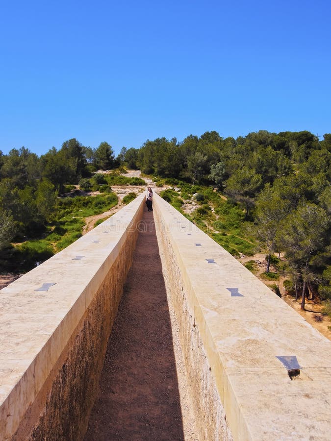 Akvedukt i Tarragona redaktionell bild. Bild av bricked - 81281931