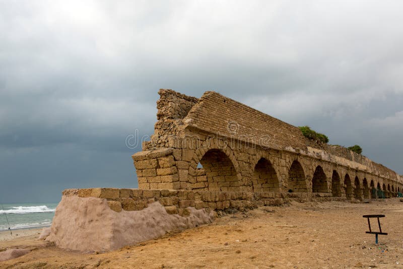 Akwedukt zdjęcie stock. Obraz złożonej z stary, rzymski - 28732334