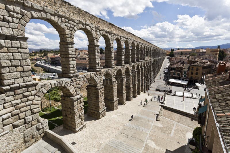 Akwedukt rzymski Segovia obraz editorial. Obraz złożonej z historyczny ...