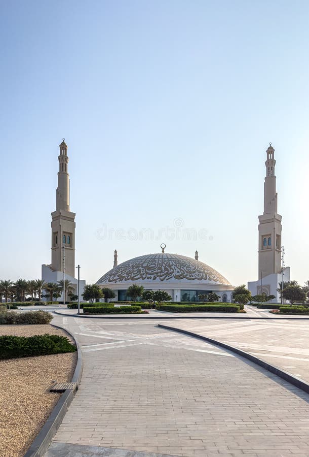 The Al Ain Grand Mosque editorial photography. Image of khalifa - 264367462