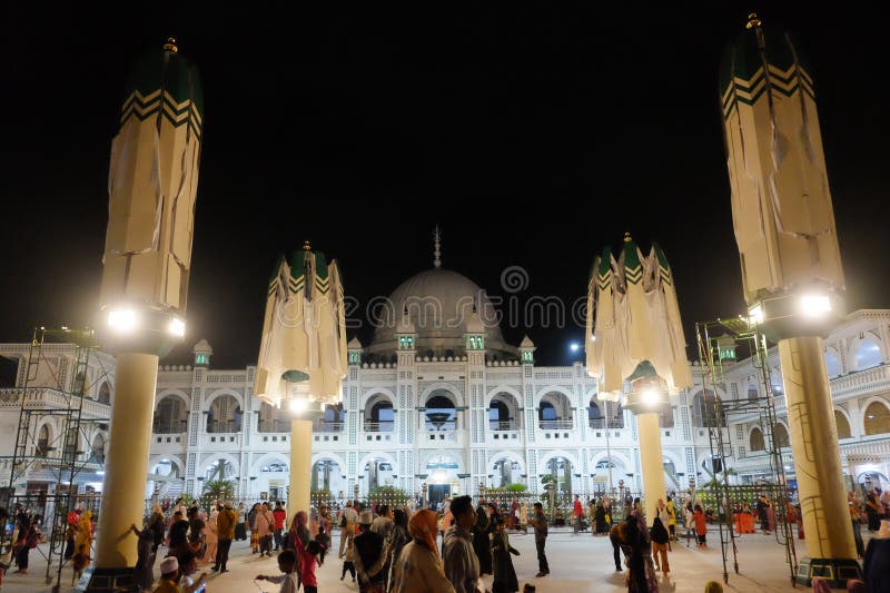 Al Anwar Mosque, Pasuruan editorial photography. Image of scene - 273742437