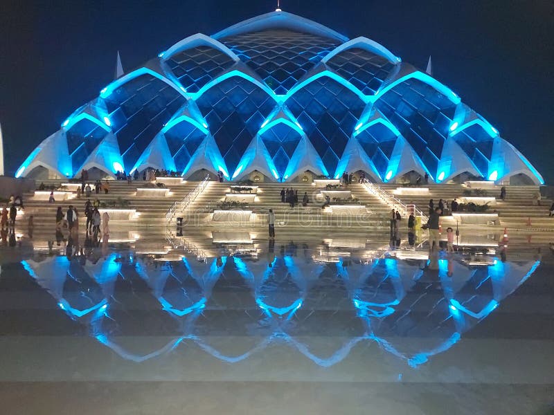 Al Jabbar Mosque editorial image. Image of religion - 267782515