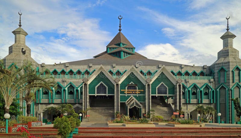 Al-Markaz Al-Islami Mosque editorial photography. Image of tower ...