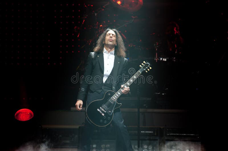 Al Pitrelli editorial stock photo. Image of california - 22117163