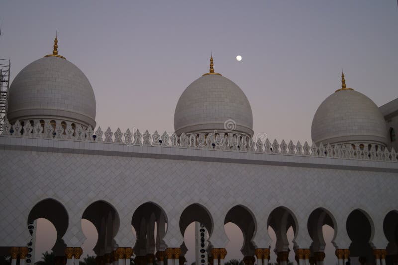 AL SHEIKH ZAYED MOSQUE editorial stock image. Image of landmark - 40842354