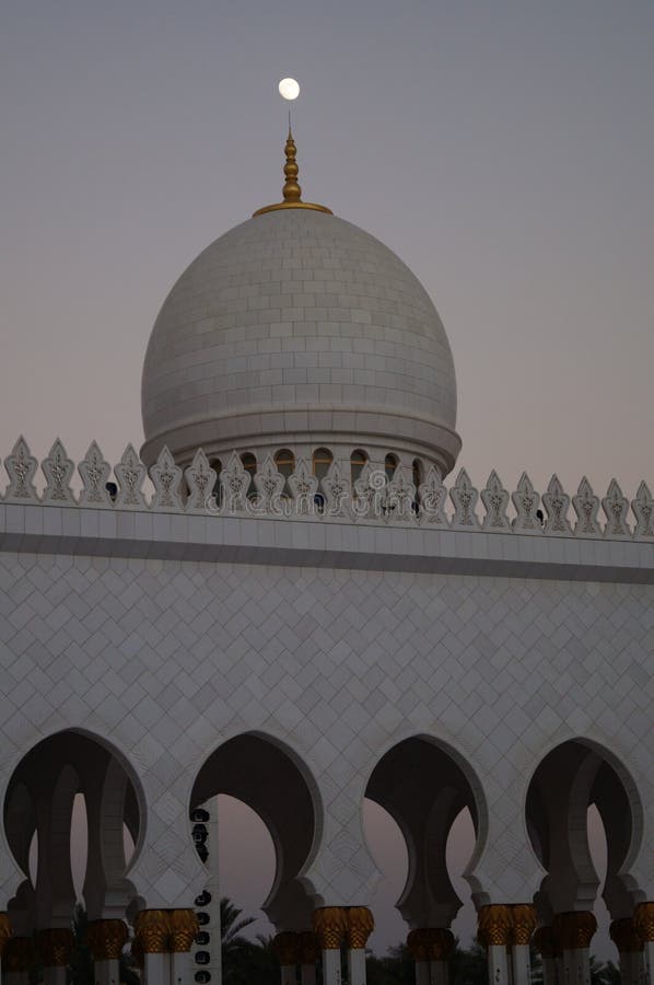 Al sheikh zayed mosque editorial stock image. Image of history - 40842369