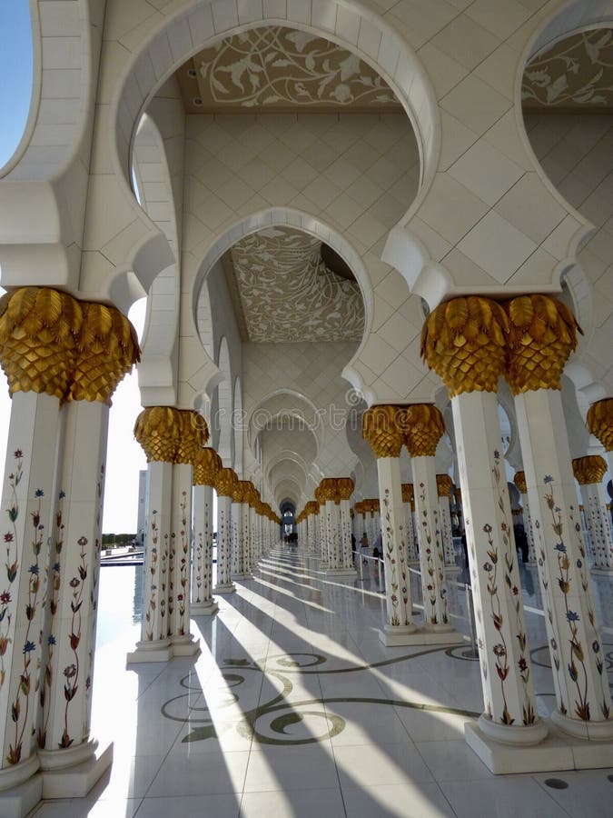 Al Zayed Mosque - Abu Dhabi Stock Photo - Image of arches, shadows ...