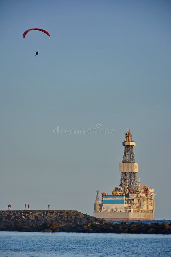 Nave en el mar imagen de archivo. Imagen de tarde, aislado - 84011055