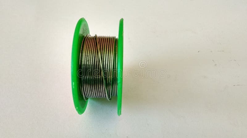 Alambre blanco foto de archivo. Imagen de verde, fuente - 226915962