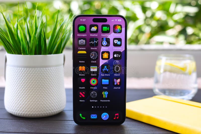 Apple IPhone 15 Pro Max with Home Screen IOS 18 Editorial Photo - Image ...