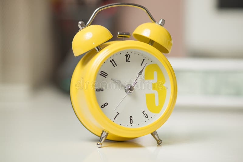 Alarmar imagen de archivo. Imagen de fondo, amarillo - 41385495