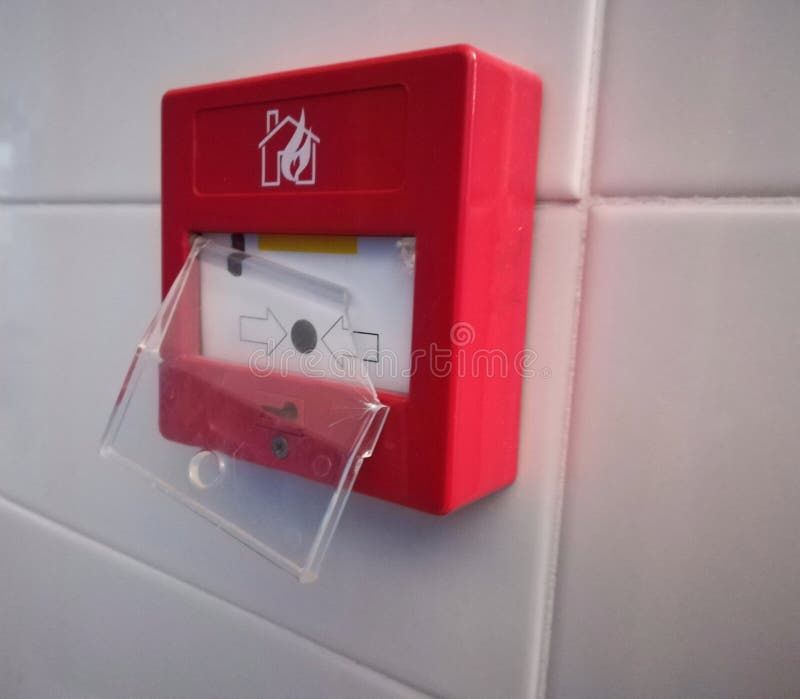 Bouche d'incendie cassée image stock. Image du tige, cassé - 2345683