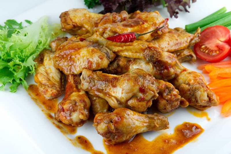 Alas De Pollo Con La Salsa Roja Foto de archivo - Imagen de salsa ...