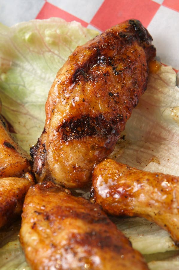 Alas de pollo foto de archivo. Imagen de pollo, hambre - 4114744