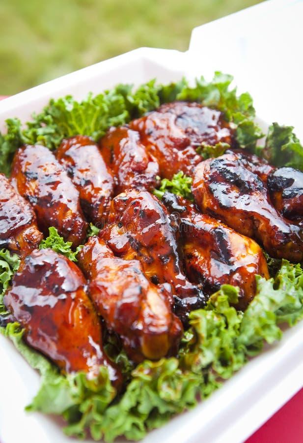 Alas de pollo del Bbq foto de archivo. Imagen de llenado - 16232854