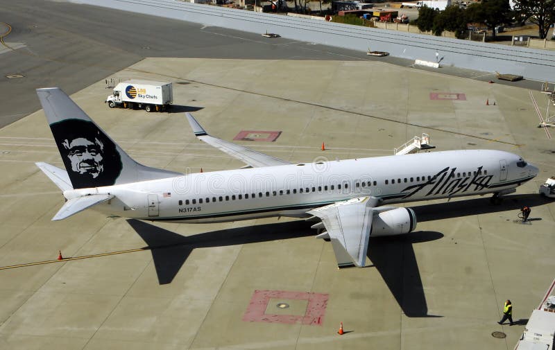 Alaska Airlines Passenger Jet Editorial Photo - Image of airlines ...