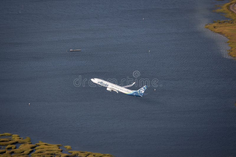 Alaskan Airlines Boeing 737 Taking Off Editorial Stock Image - Image of ...