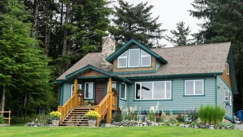 Alaskan Home editorial image. Image of farmhouse, estate - 80846235