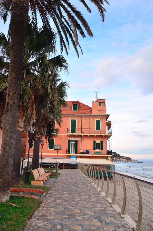 Alassio, Riviera Di Ponente, Italien Stockbild - Bild von strand ...