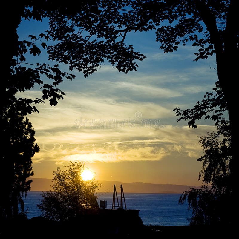 Alba immagine stock. Immagine di mare, cieli, fogli, norvegia - 40241565