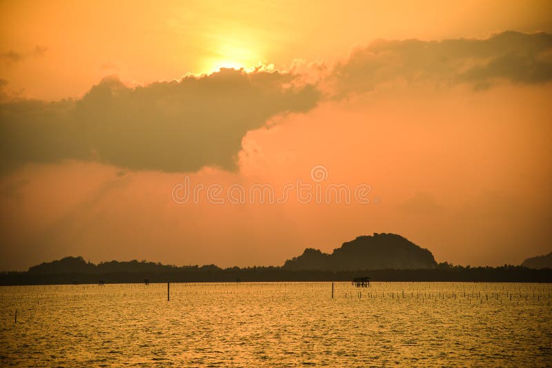 Alba al mare fotografia stock. Immagine di cielo, paesaggio - 42011356