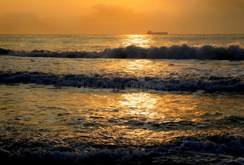 Alba del mare fotografia stock. Immagine di spiaggia - 47152988