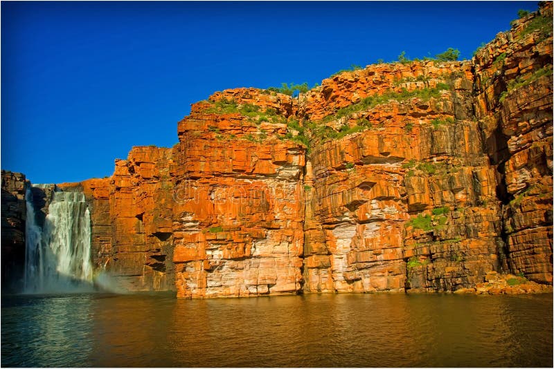 Alba della cascata fotografia stock. Immagine di roccie - 7625092