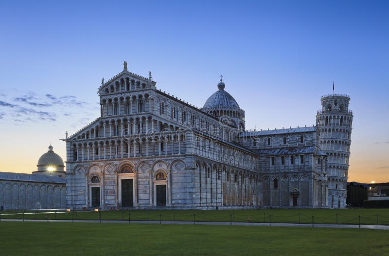 Alba Della Torre Della Cattedrale Di Pisa Immagine Stock - Immagine di ...